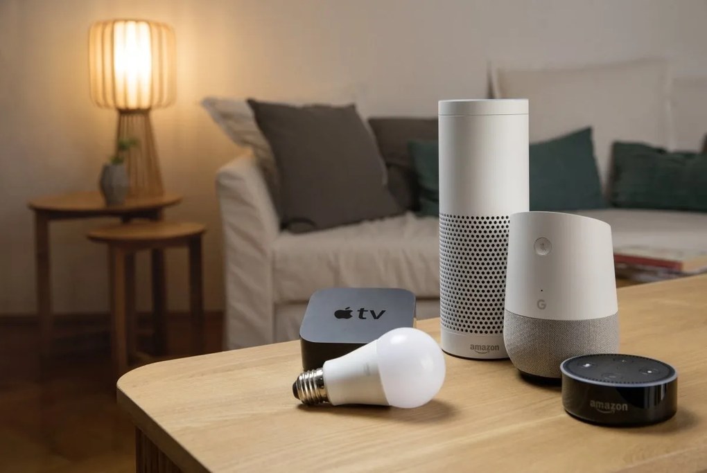 Chytrá zigbee LED stmívatelná žárovka E27 9 W CLASSIC A RGBW