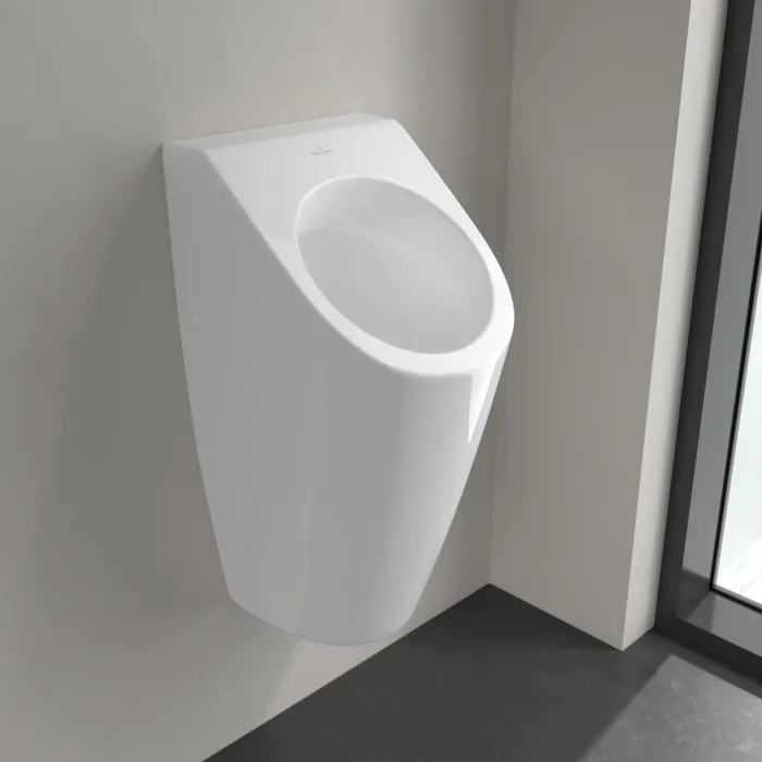 VILLEROY & BOCH Villeroy &amp; Boch ARCHITECTURA - Odsávací pisoár, s cílovým objektem, 325x355 mm, přívod vody skrytý, bílá Alpin CeramicPlus 558605R1