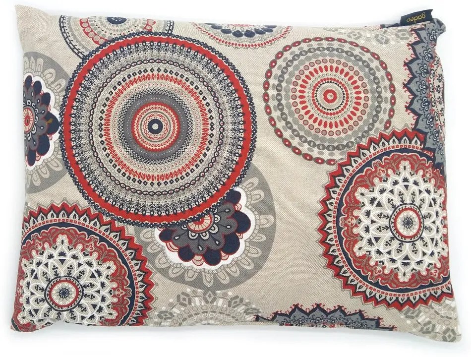 Špaldový polštář Červená mandala, 38 x 28 cm – červený, s motivem mandaly, česká ruční výroba