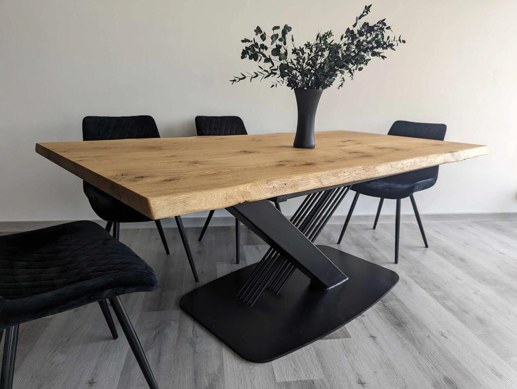 Jídelní stůl z dubového masivu Cross v industriálním designu Velikost Desky: 1600x900 (mm)