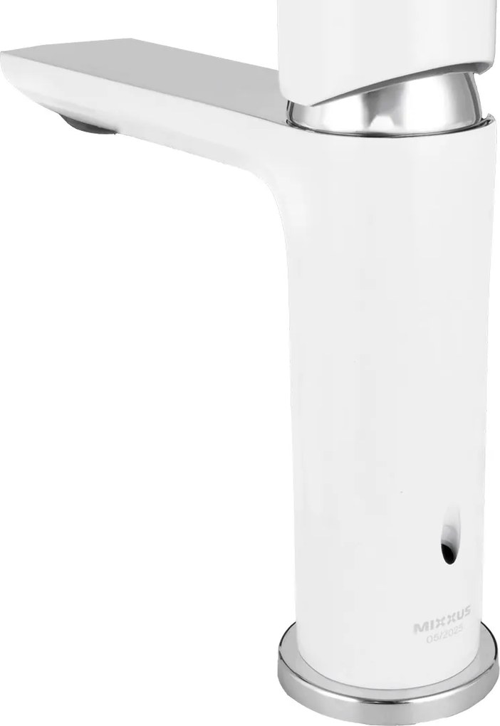 ALEX 001 WHITE-CHROME
