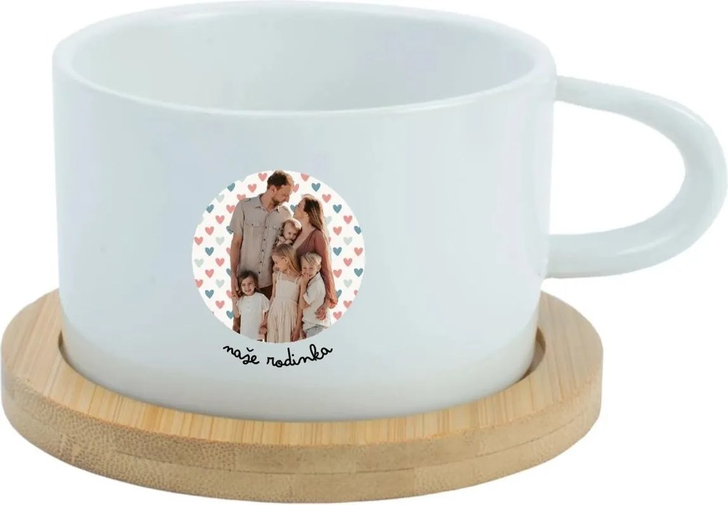 Personalizovaný keramický hrníček "MAKRONKA" s výřezem fotky na podkladu