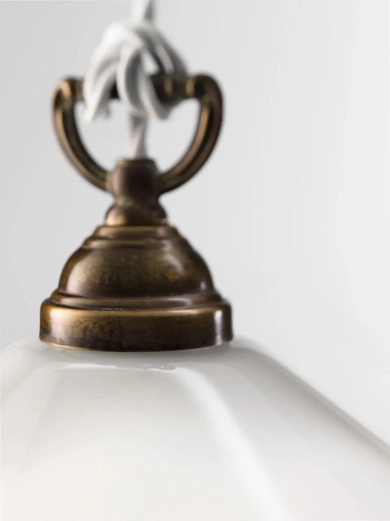 Il Fanale 212.14.OV Tabia, nástěnné svítidlo z mosazi a bílé skla, 1x10W E14, délka 25,5cm