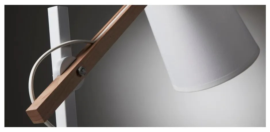 Bílá stolní lampa z masivu akácie s textilním stínidlem (výška 65 cm) Kosta – Kave Home