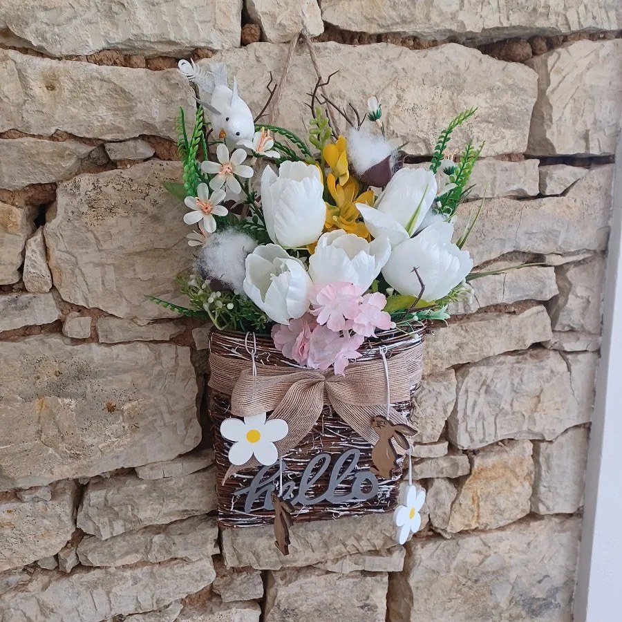Jarní dekorace bílé květiny 23 × 40 cm, proutí a plast, IP44, venkovní