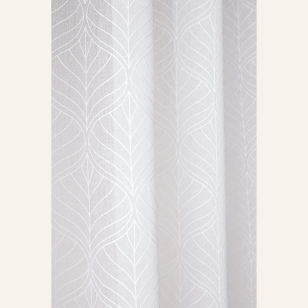 Záclona La Rossa bílá se stříbrnými průchodkami 140 x 240 cm