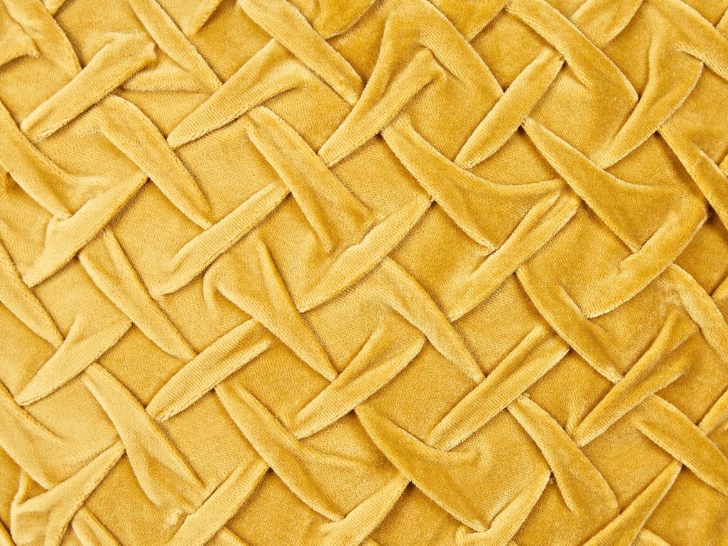 Sametový polštář 45 x 45 cm žlutý CHOISYA Beliani