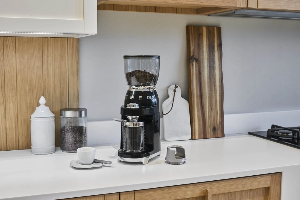 Elektrický mlýnek na kávu 50's Style černý
