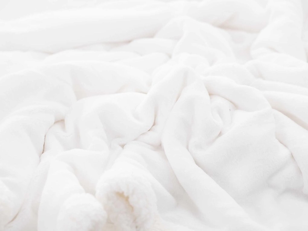 Beránková deka mikroplyš 150 × 200 cm – Laura bílá