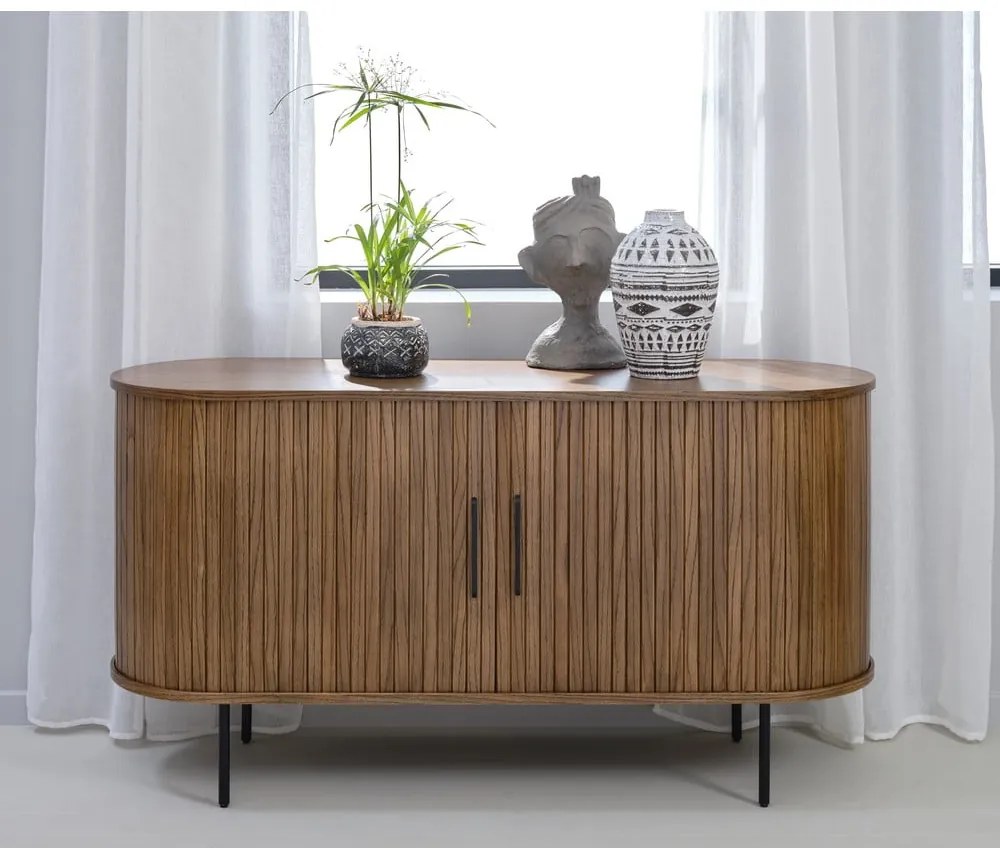 Hnědá nízká komoda v dekoru dubu 140x76 cm Nola – Unique Furniture