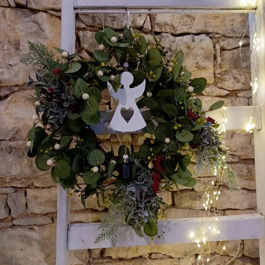 Vánoční dřevěná ozdoba na stromeček anděl 12 × 8 cm se zvonkem 3 cm, závěsná, bílá