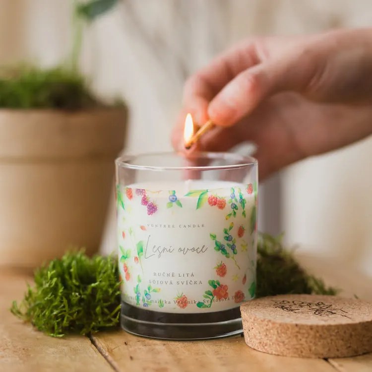 Sójová svíčka VONTREE CANDLE | Jahody, maliny a smetana | 175 g Typ víčka: Dřevěné víčko