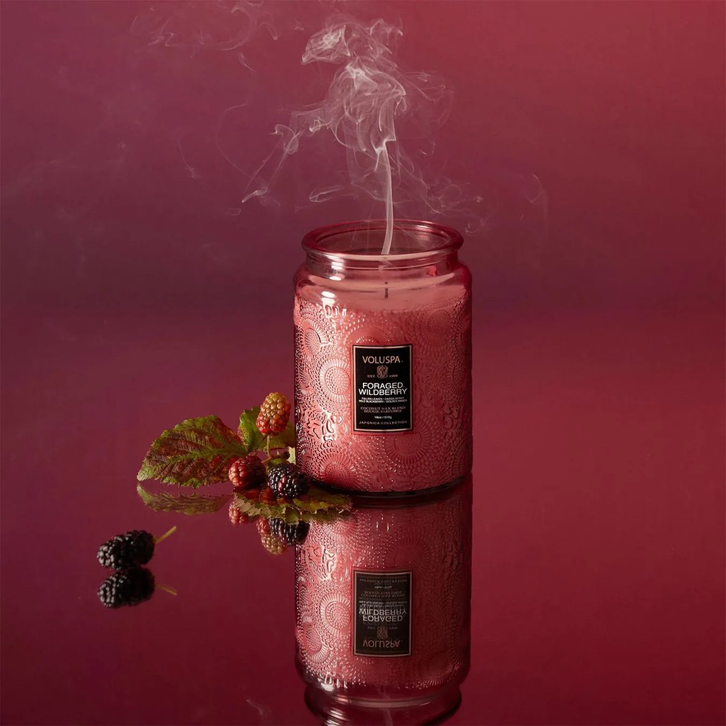 Voluspa svíčka Foraged Wildberry, 510 g