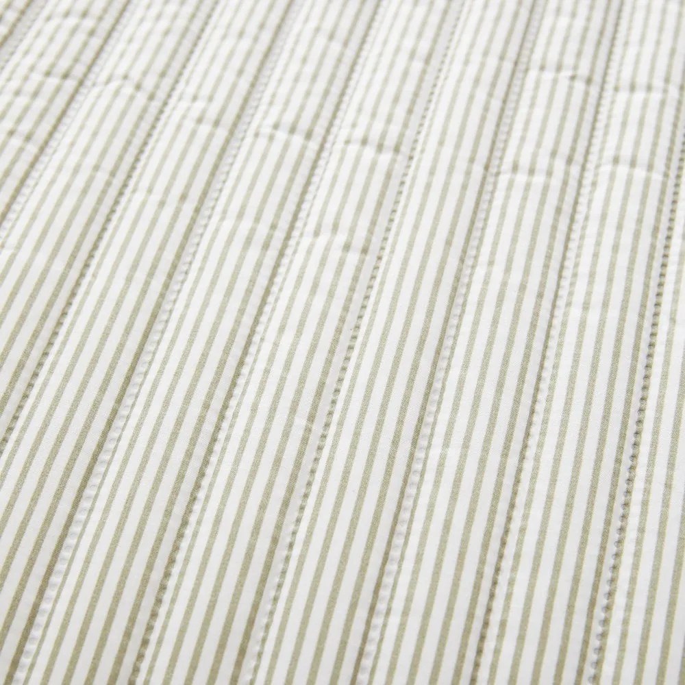 Zelený prošívaný přehoz 220x230 cm Stripe – Catherine Lansfield