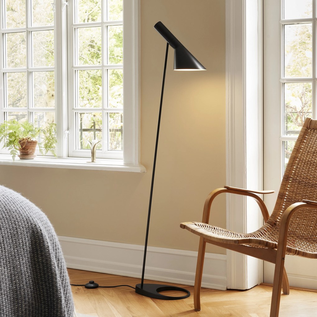 Stojací lampa AJ, Warm sand – LOUIS POULSEN