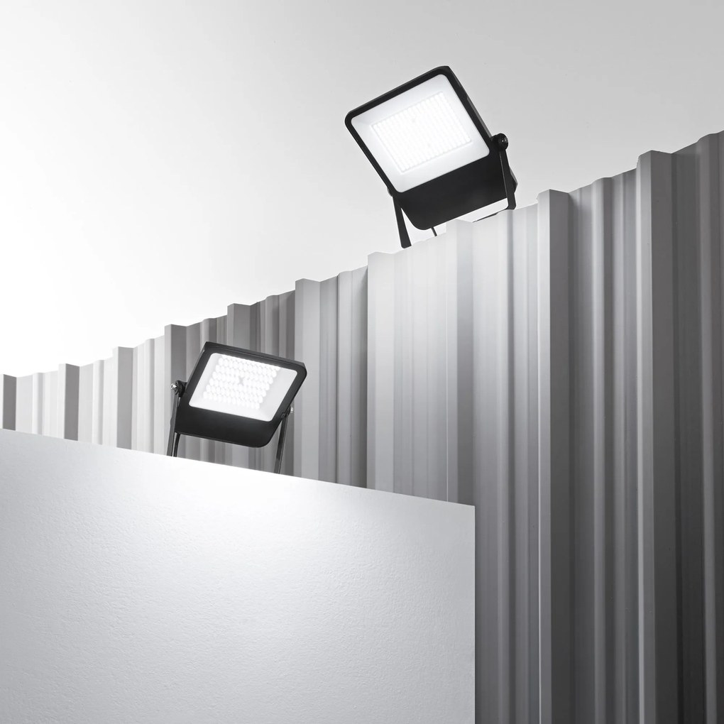 FAN LED-TAURUS-150C LED reflektor Taurus (černý) 150 W, 19500 lm, 3000 K, IP65, 29,7 x 6 x 35,1 cm - FANEUROPE