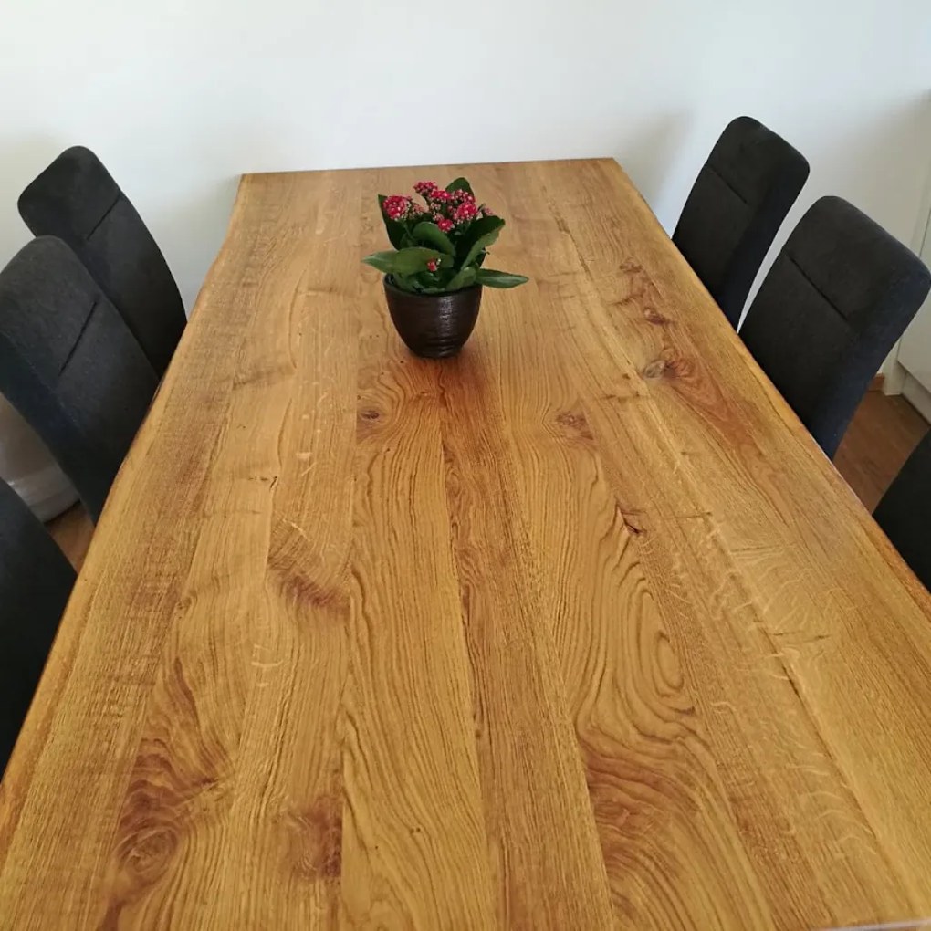 KULHÁNEK Masivní jídelní stůl s přírodní hranou a kovovou podnoží Velikost desky: 160x80 cm, Odstín podnože: bílá - RAL 9010