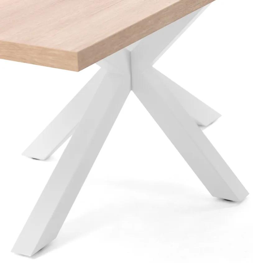 Dubový jídelní stůl Kave Home Argo 180 x 100 cm s bílou kovovou podnoží