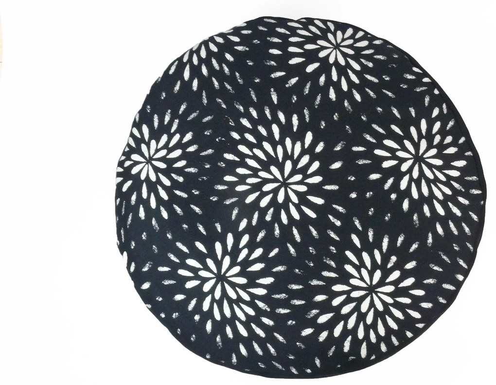 S radostí - vlastní výroba Puf pohankový polštář moderní - černý Velikost: ∅40 x v12 cm