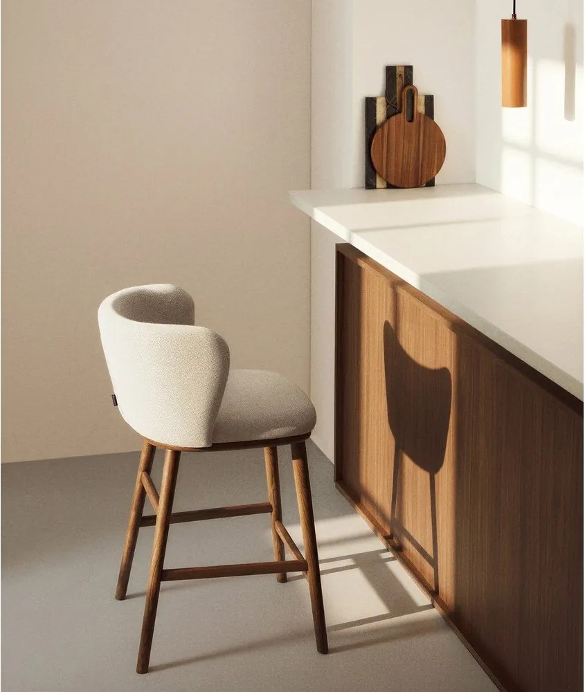 Béžová čalouněná barová židle (výška sedáku 65 cm) Ciselia – Kave Home