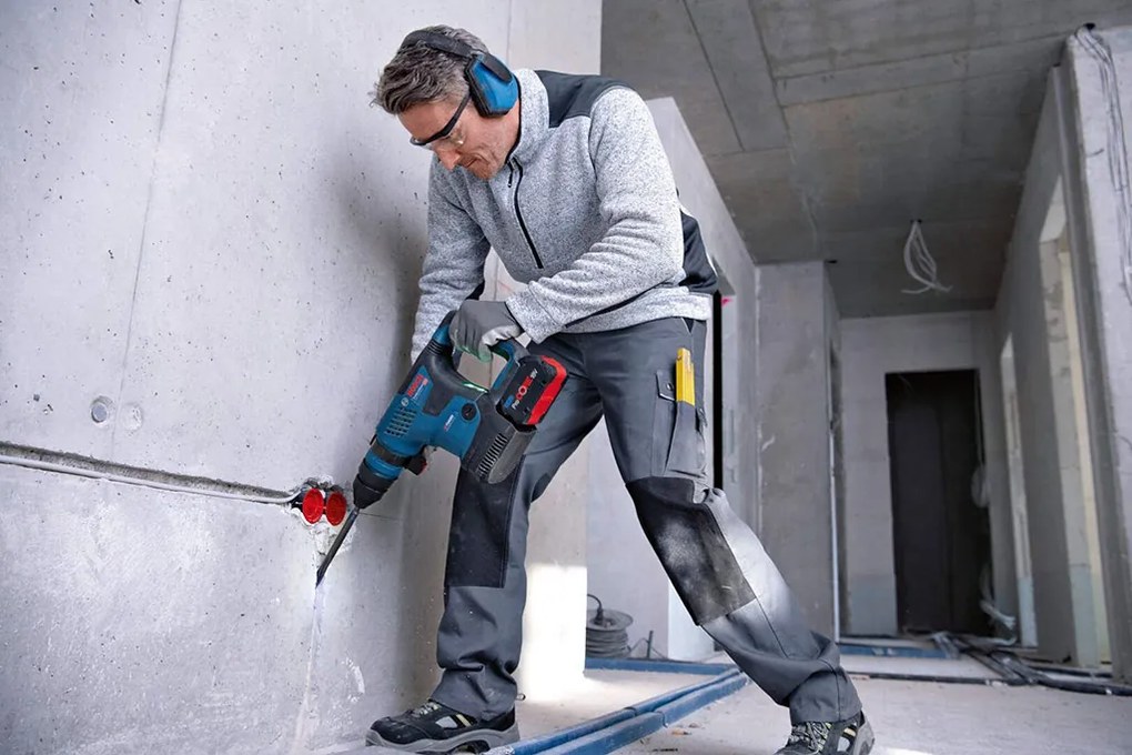 BOSCH GBH 18V-34 CF Akumulátorové vrtací kladivo BITURBO s SDS plus 0611914021