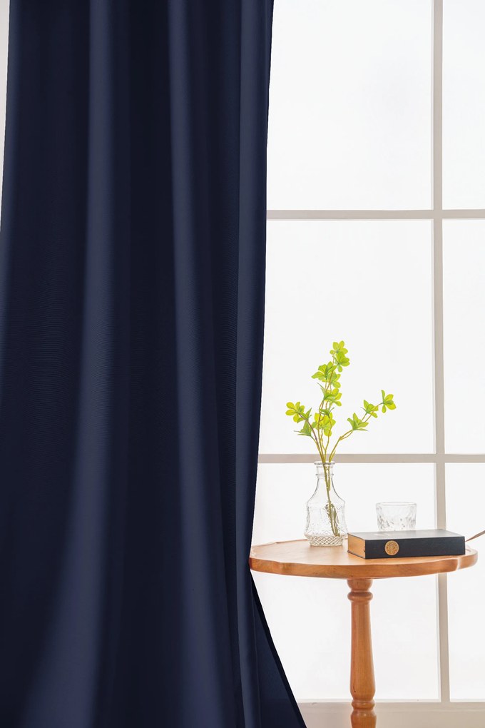 Tmavě modrý závěs OXFORD LIGHT 140x250 cm Zavěšení: Kovové kroužky