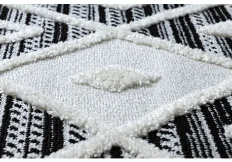 koberec MAROC P662, černo bílá střapce, vzor diamant, Berber, Mar velikost 160x220 cm | krásné koberce cz