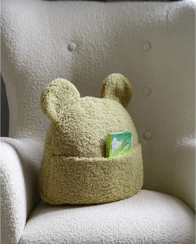 Zelený dětský pohovkový polštář z textilie bouclé Teddy Pouch – Wigiwama