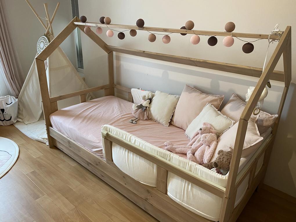 MAXMAX Dětská postel z masivu se šuplíkem DOMEČEK BEDHOUSE 200x140 cm