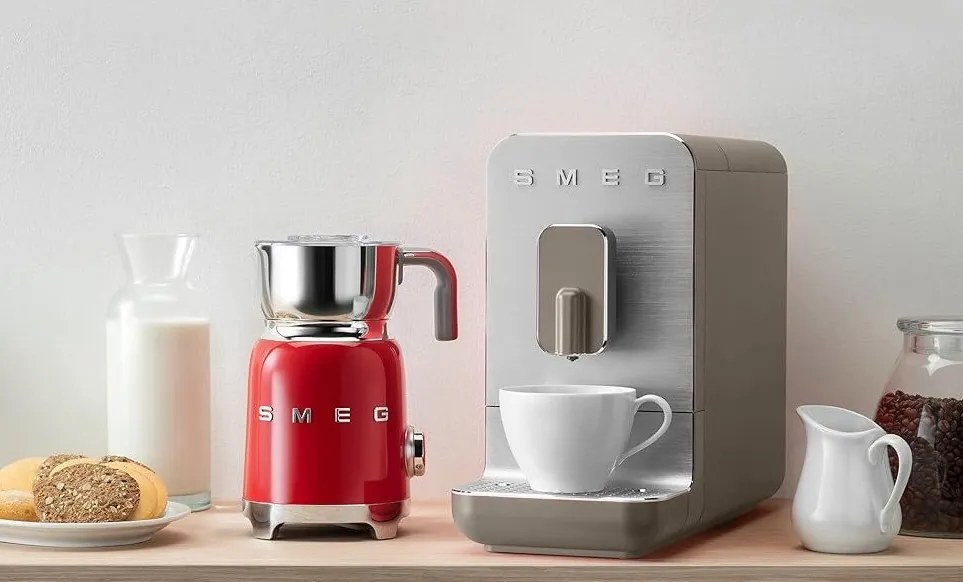 Automatický kávovar Smeg BCC01TPMEU / 1350 W / 1,4 l / matná šedá