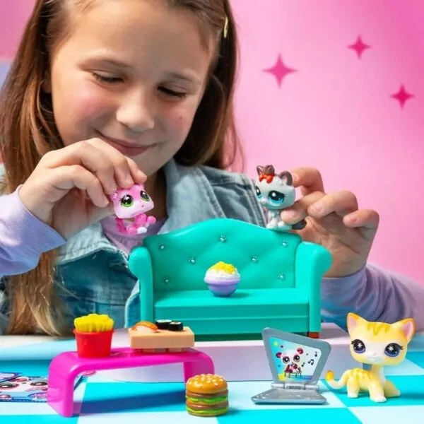Set tří figurek Hasbro Littlest Pet Shop večeře Vícebarevná
