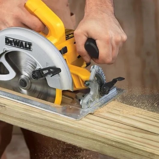 Kotoučová pila DeWALT DWE575K-QS