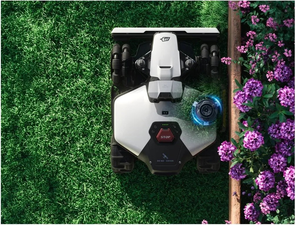 Robotická sekačka Mammotion LUBA mini 2 AWD 1000 + Garáž