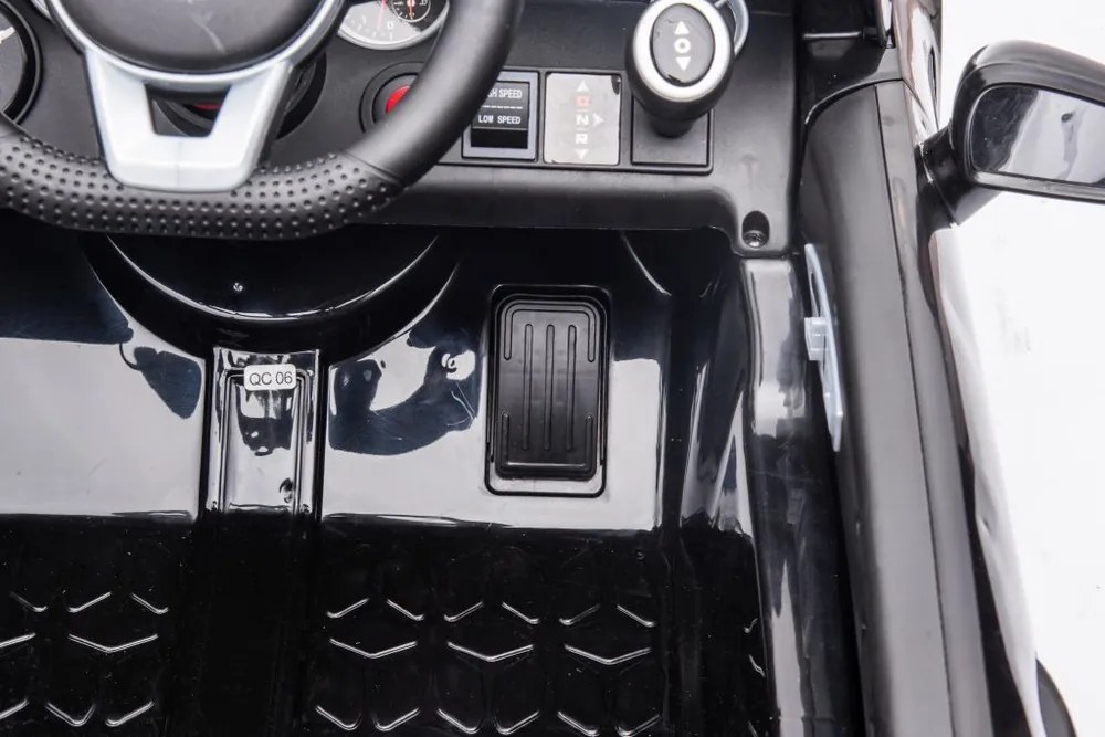 LEAN CARS Elektrické autíčko Mercedes SLC 300 LED MP3 bílé
