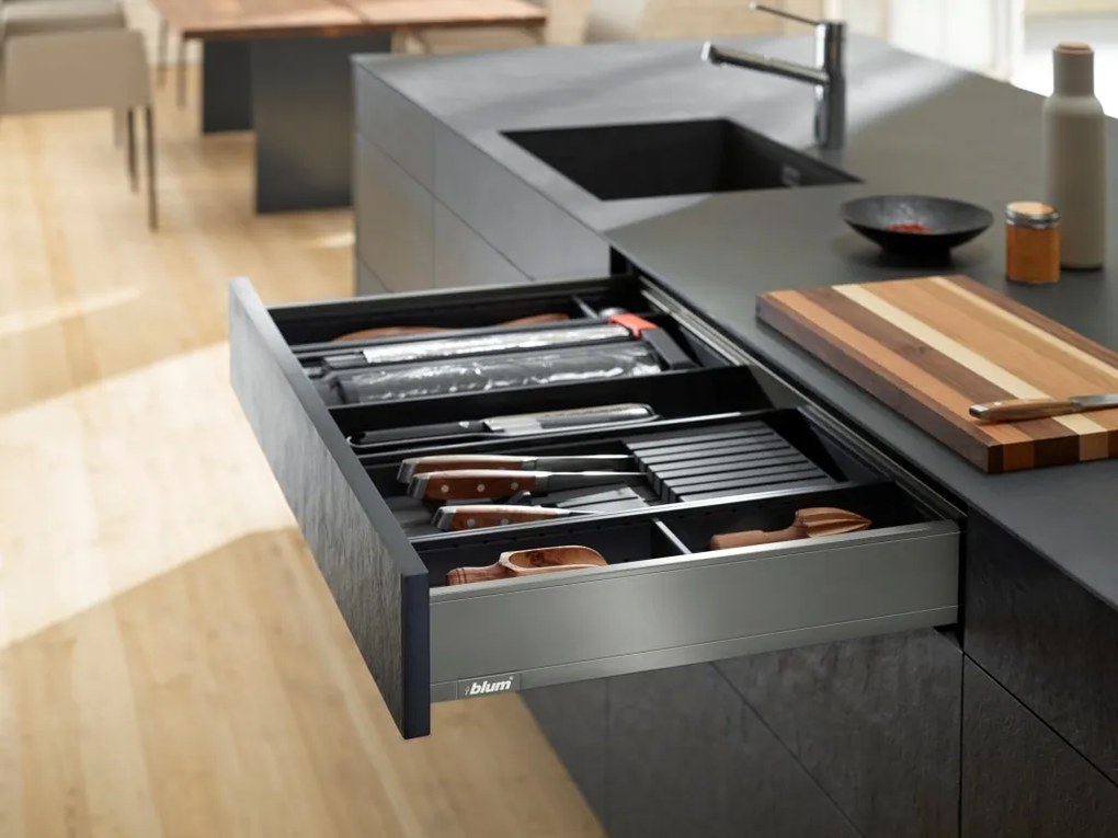 BLUM Zásuvka Legrabox, délka 270 mm, nosnost 40 kg - barva orion šedá Výška zásuvky [mm]: Výška zad "M"