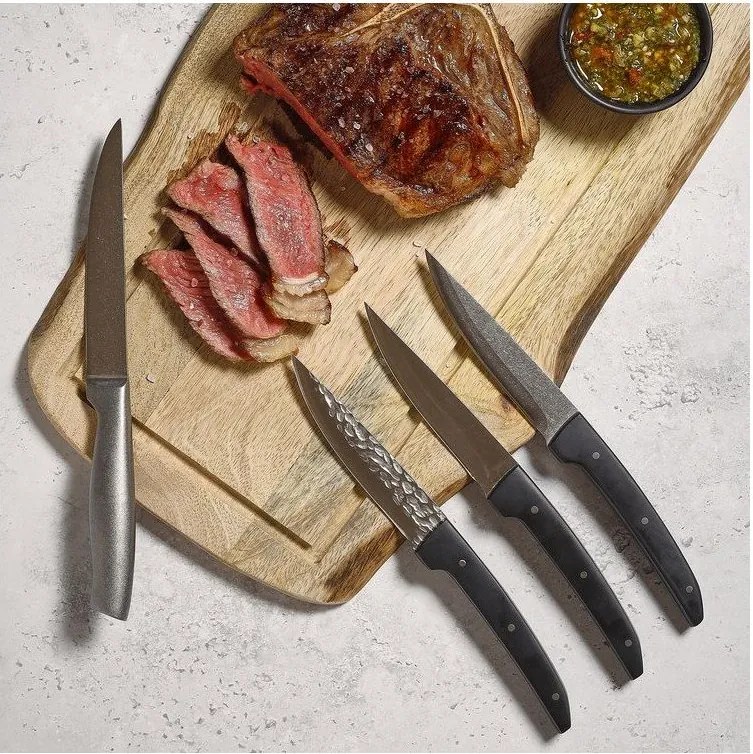 Černé/ve stříbrné barvě ocelové steakové nože v sadě 4 ks Carne – BonBistro
