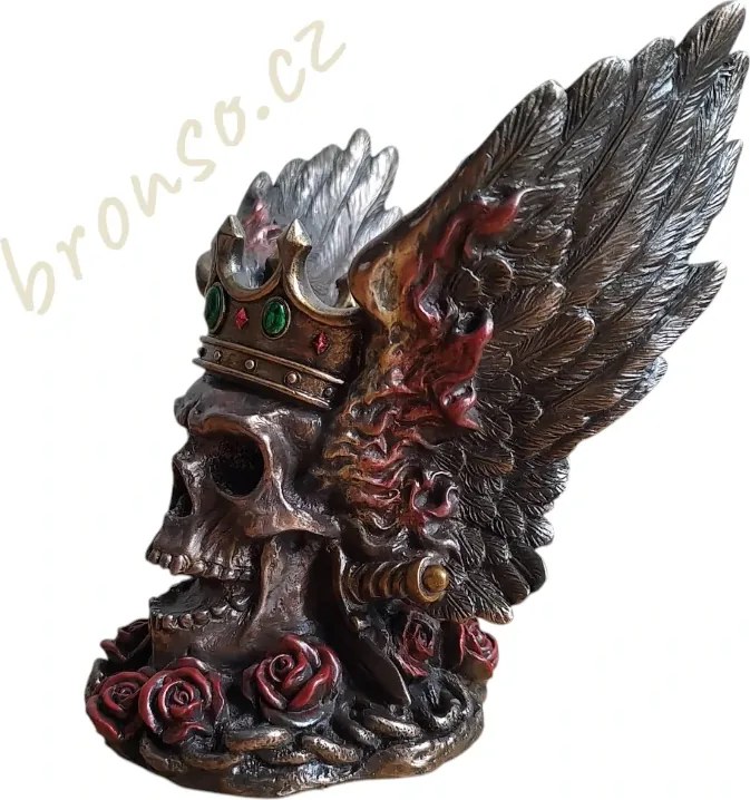 Lebka krále s korunou a křídly – gotická dark fantasy dekorace, originální dárek WU77632A4