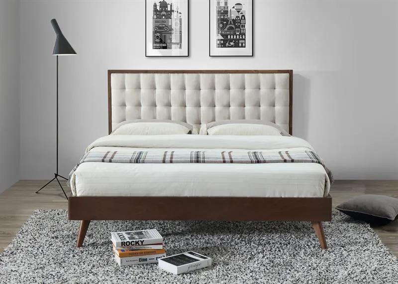 Béžová masivní postel NAMSEN 160 x 200 cm