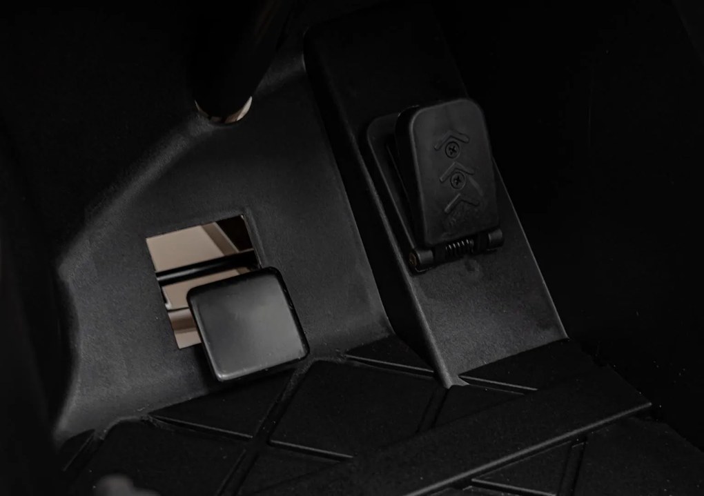 Ramiz Dětské autíčko Audi Spyder R8 LIFT šedé