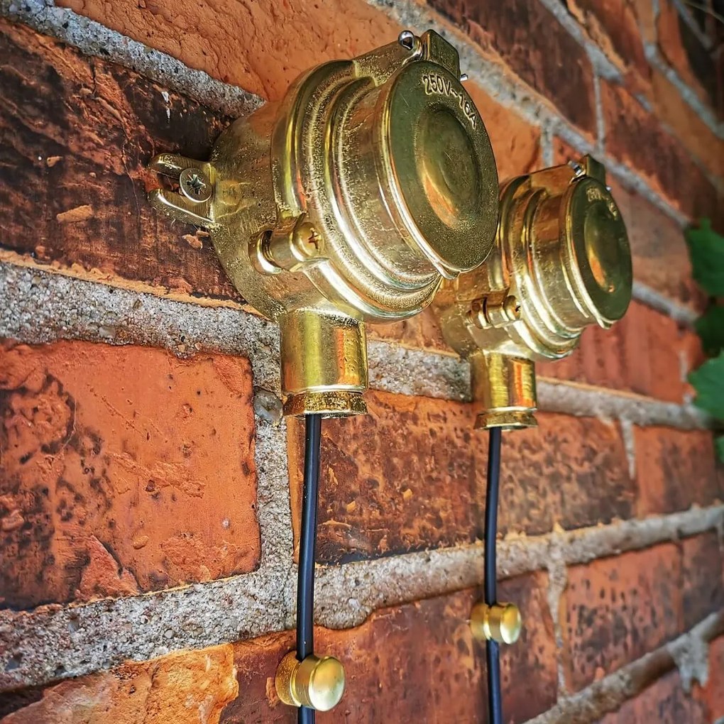 Mosazná retro zásuvka s krytkou SCHUKO IP54 16A