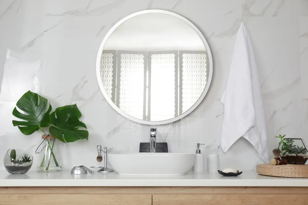 Kulaté zrcadlo do koupelny v bílém rámu fi 90 cm
