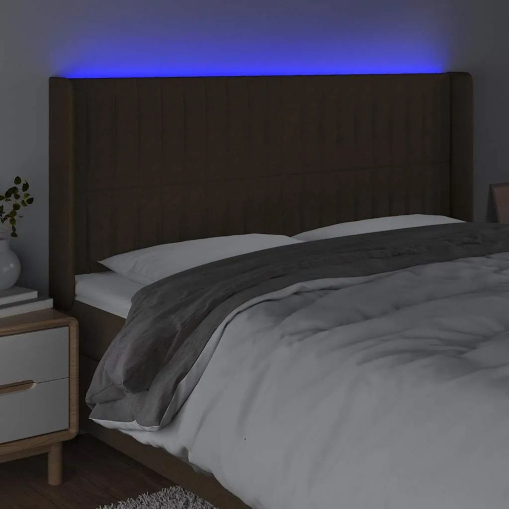 Čelo postele s LED tmavě hnědé 203 x 16 x 118/128 cm textil 3124311