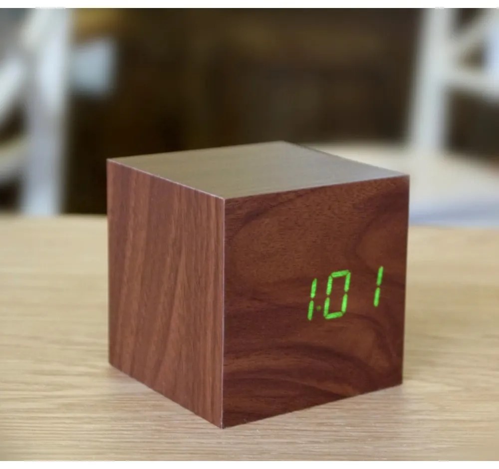 Hnědý budík se zeleným LED displejem Gingko Cube Click Clock