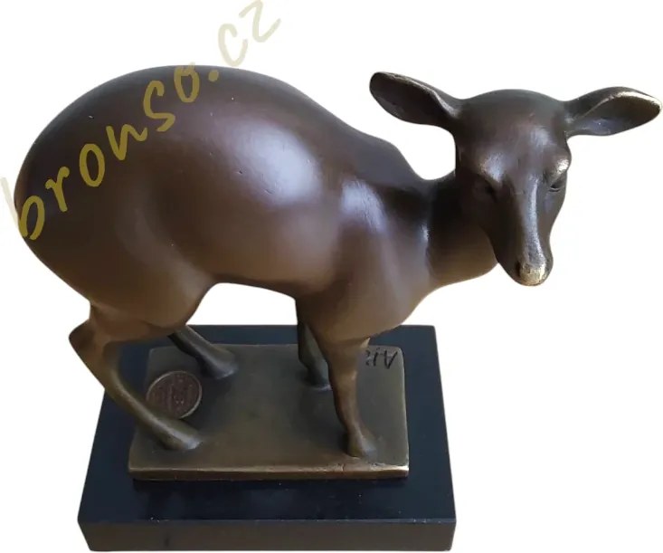 Bronzová soška antilopy ve stylu Art Deco – podle Petersena – signováno, mramorový podstavec