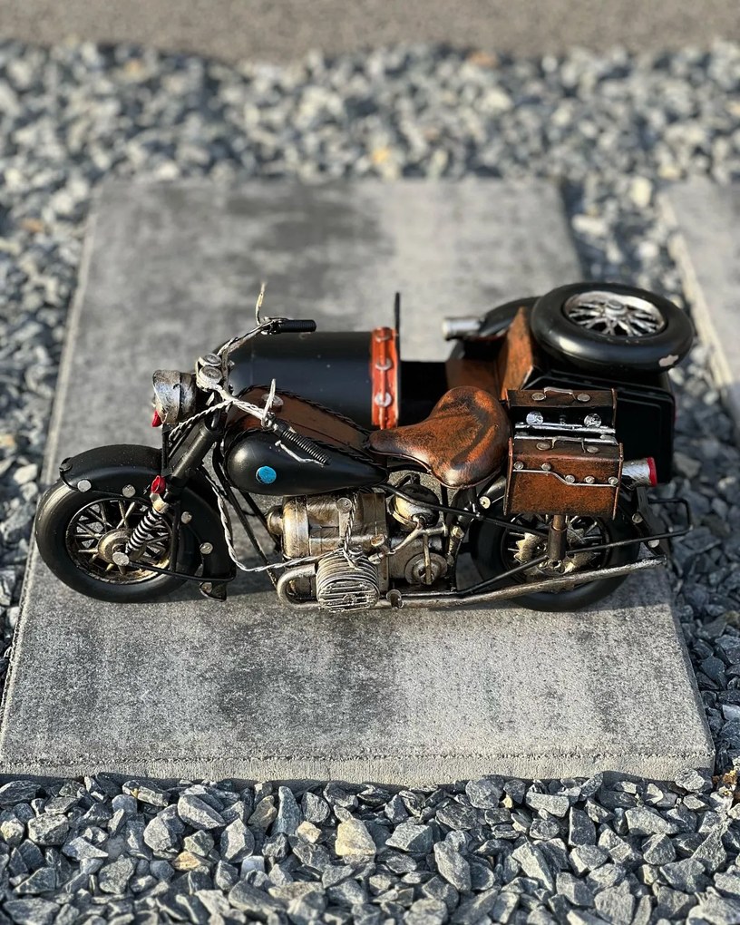 Plechový model - Motocykl se postranním vozíkem