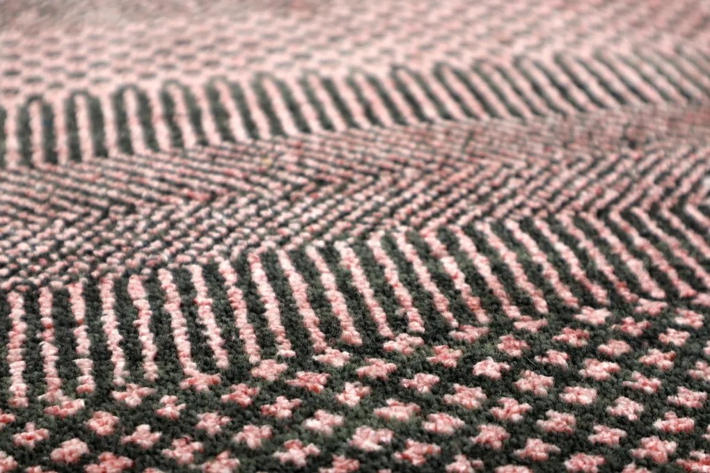Diamond Carpets koberce Ručně vázaný kusový koberec Diamond DC-MCN Black/rust Rozměry koberců: 180x275