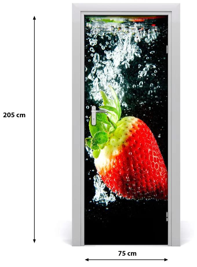 Fototapeta na dveře samolepící jahody pod vodou 75x205 cm