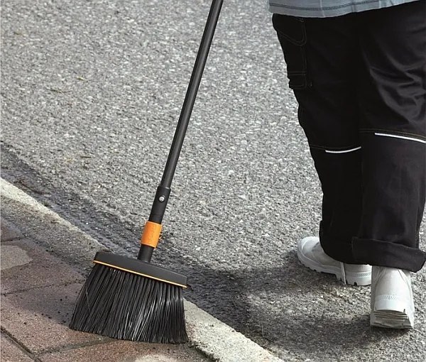 Fiskars QuikFit smeták, vymetací, 29cm (135534) 1001415