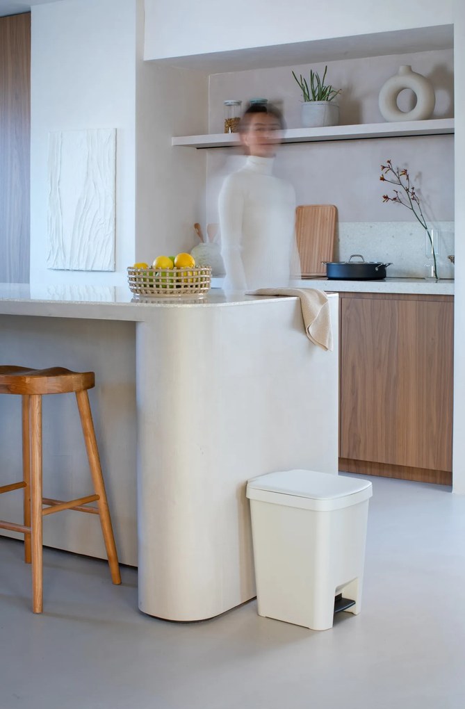 Brabantia Pedálový koš StepUp 25L světle šedý