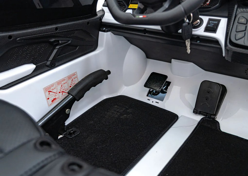 Ramiz Vozidlo Lamborghini Revuelto XL STRONG bílé